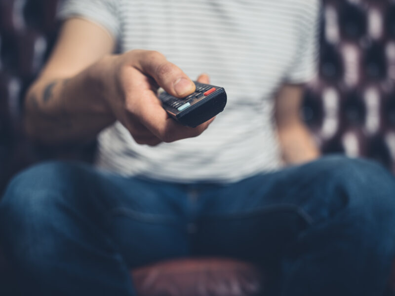 Entenda o significado de acender uma vela virtual para quem já se foi